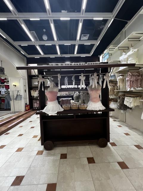 老易侃品牌 的想法: Weekend Hub如何狙击少女钱包 | Weekend Hub这波操作，666！小姐姐们，快快快，要跟上 ...