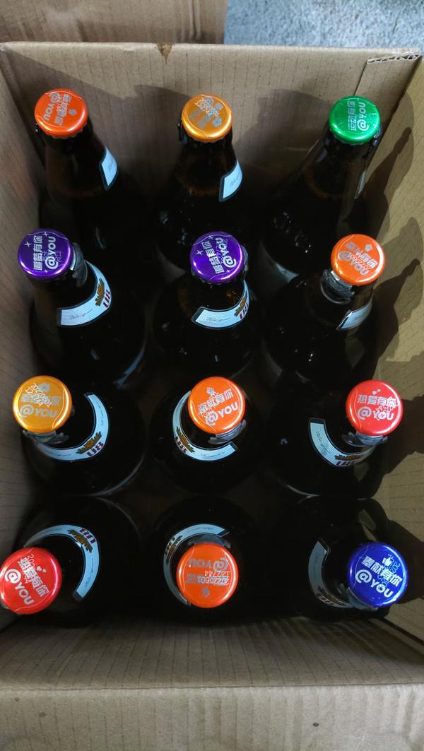 四叶草 的想法: #夏日冰啤征集令 炎热的夏天怎么能少得了冰啤呢！ 而且还是胖墩墩级别的。 可能是这个瓶子跟我长得像☺ 才会觉得它很可爱 ️ ...