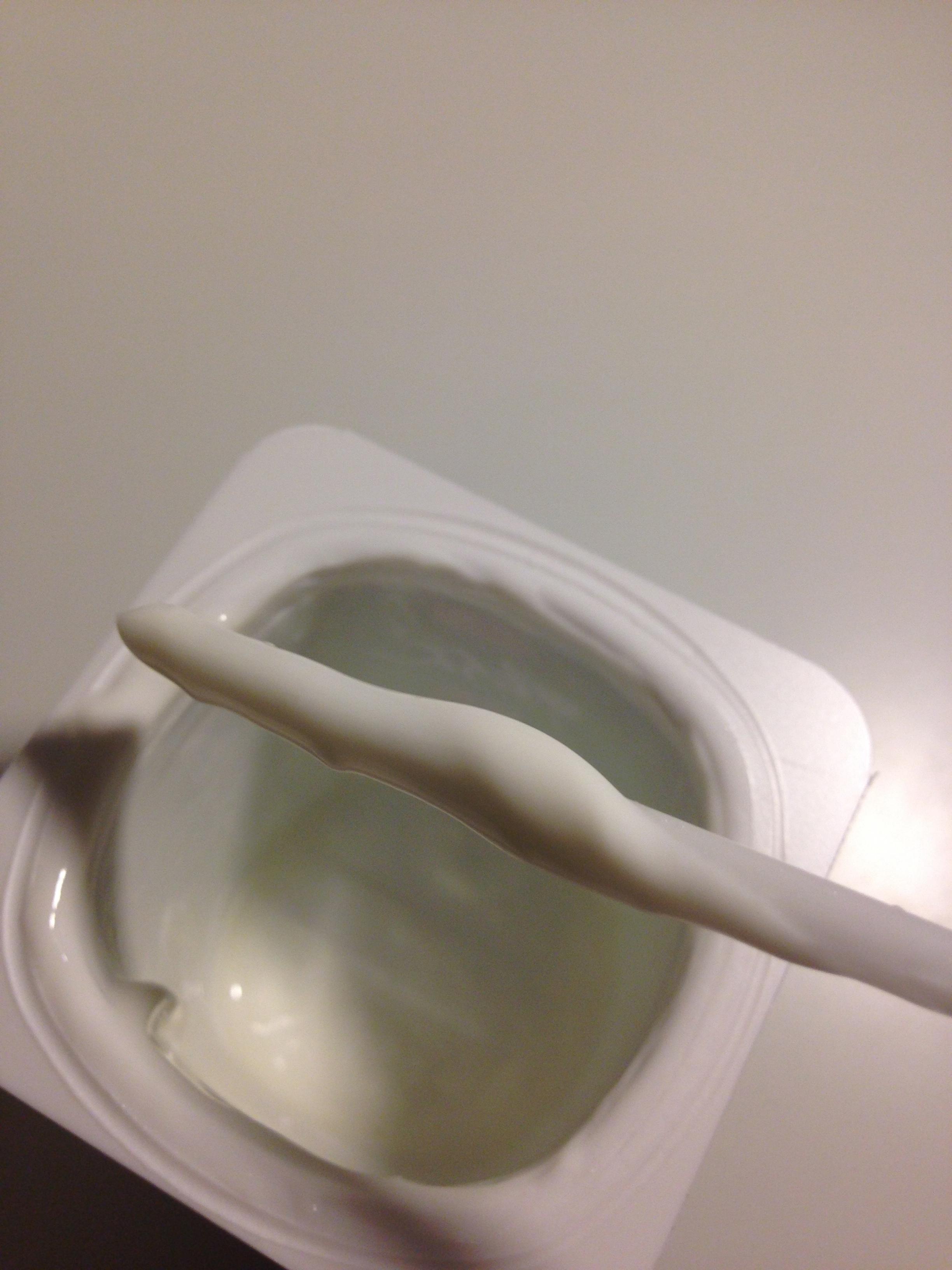 喝酸奶时总会有酸奶残留在瓶子壁上喝不到，怎样才能把酸奶喝干净？ 知乎