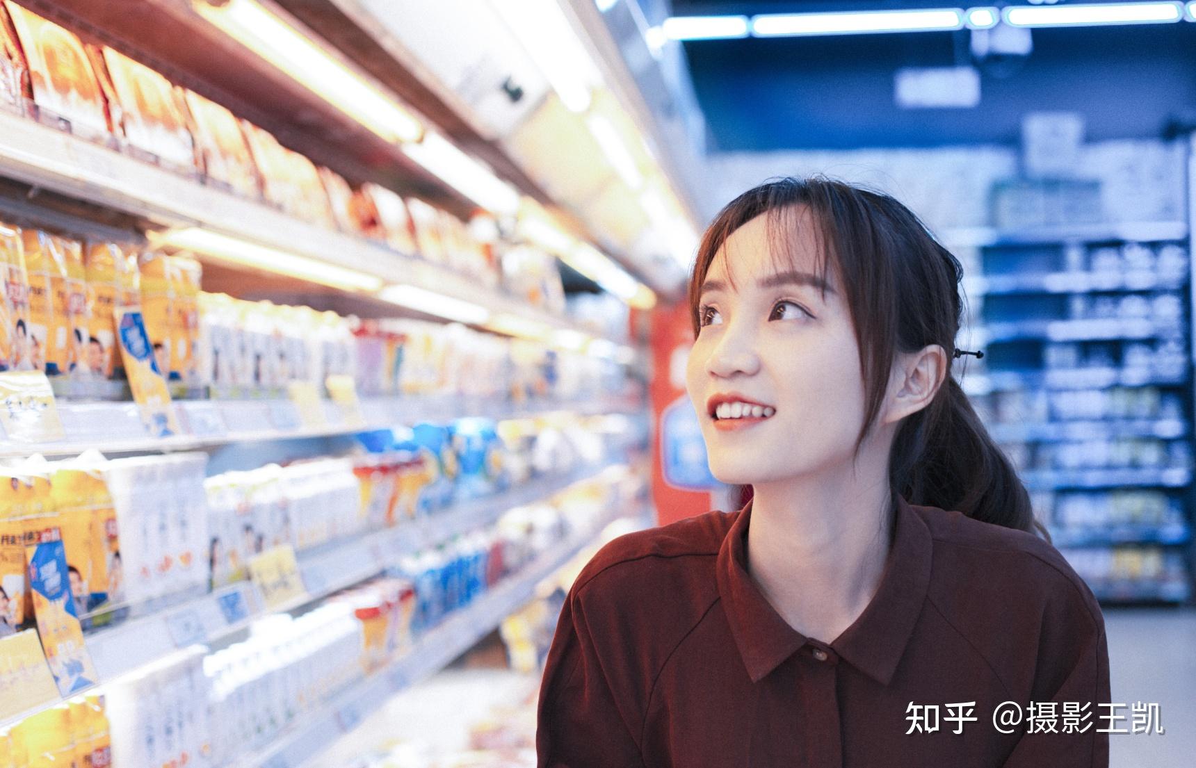 在超市拍摄人像有哪些摄影技巧?取景、构图还有焦距的选择 知乎