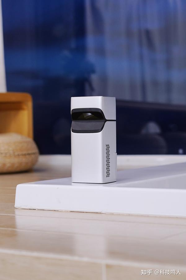 慧示包包投M1短焦投影仪测评：高亮度、超便携、多场景应用 - 知乎