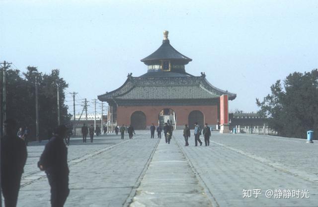 老照片：这是1972年的北京，70年代的北京是这样的 - 知乎