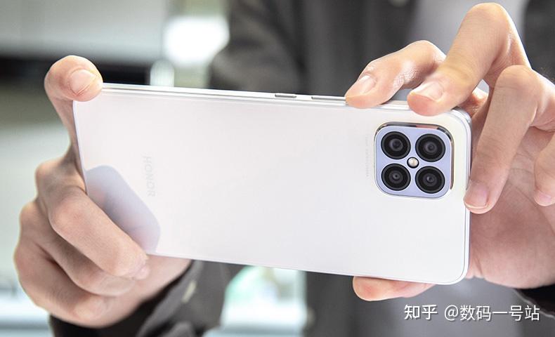 荣耀Play5配置参数盘点，天玑800U+66W快充，拿什么与其他竞品比？