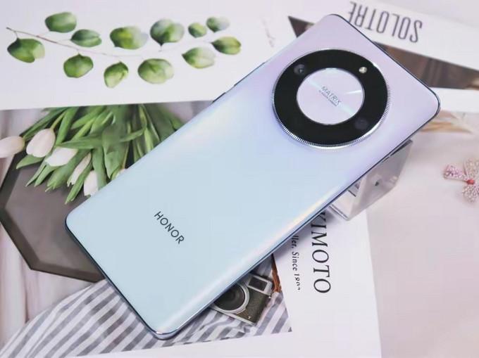 红米 k70 和荣耀 90gt 哪个好呢？它们分别有哪些优点和缺点呢？