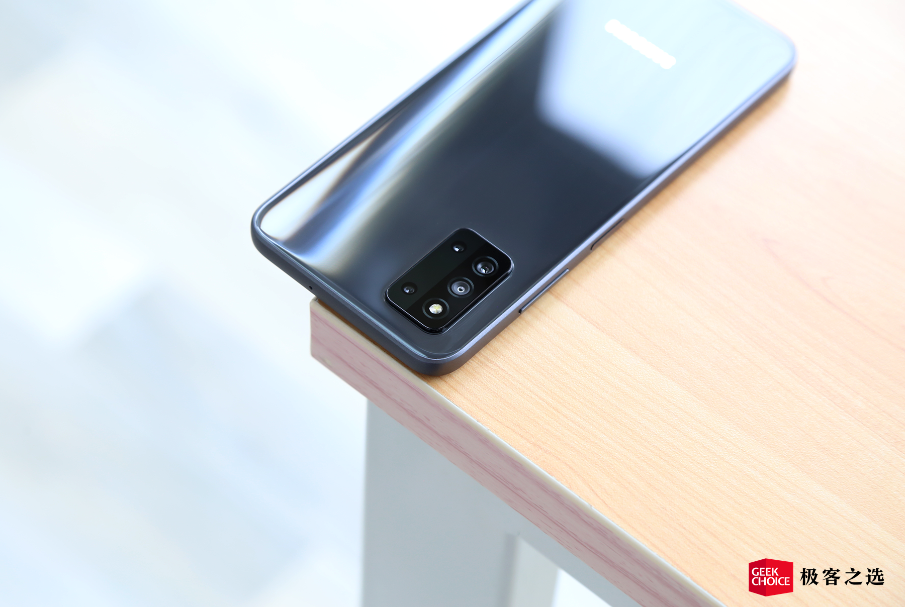 三星 Galaxy F52 5G 上手：120Hz 高刷屏和玻璃后盖，1999 元就能买到 - 知乎