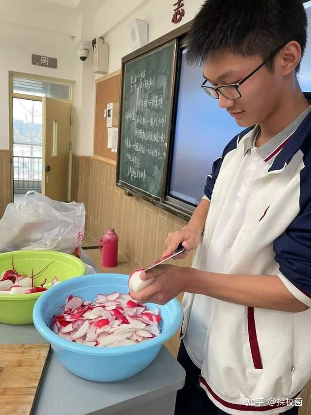 制作葡萄酒、泡菜、酸奶，冠城实验这门选修课太有意思了 - 知乎