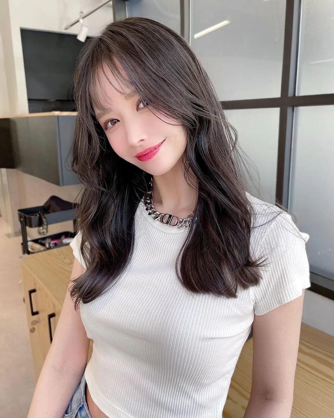 日本网红iyorinu，可爱脸蛋，反差身材，风格大胆，性感迷人 - 知乎