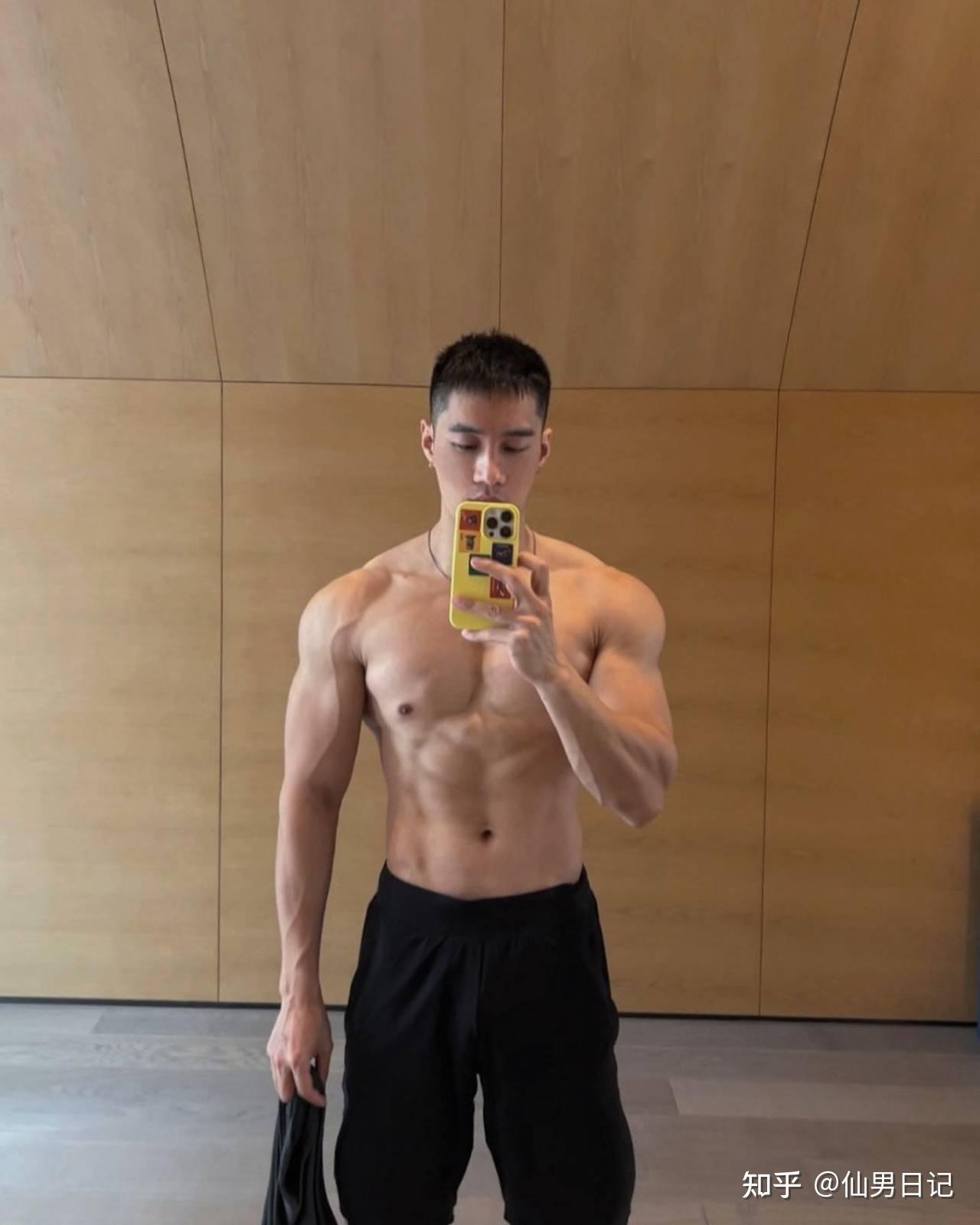 186cm肌肉体育生，起床照片曝光这也太诱人了！ - 知乎