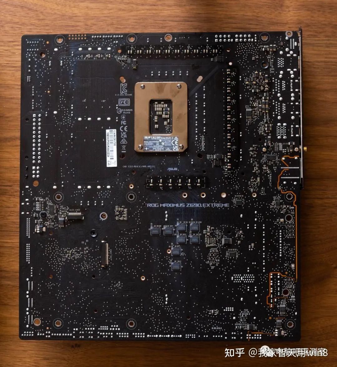 【八测】这不是主板，这已经是奢侈品了。华硕ROG MAXIMUS Z690 EXTREME评测 - 知乎