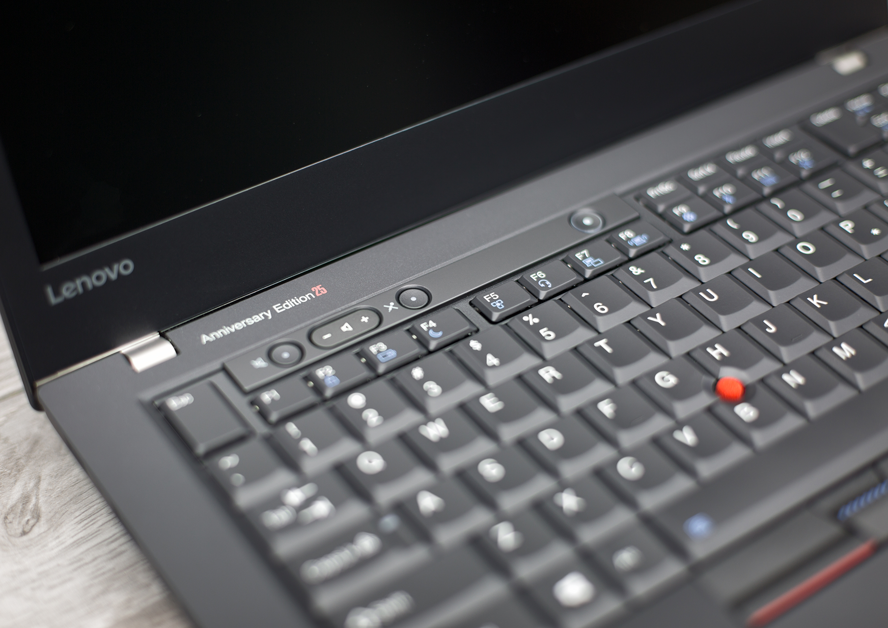 ThinkPad 25 周年纪念机第一时间上手体验 - 知乎