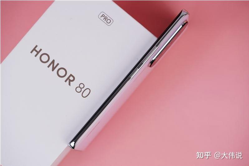 请问荣耀80pro和荣耀80GT更推荐哪一个？