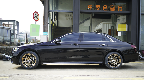 奔驰E300L升级案例，改装TEI刹车前6后4套件，颜值高、性能强 - 知乎