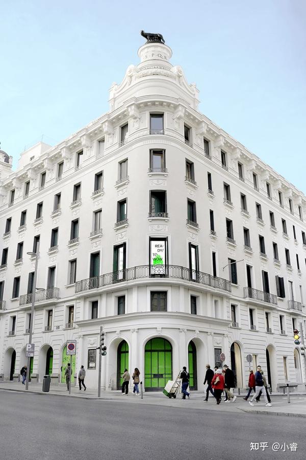 小体量商业也能玩出大花样?看西班牙WOW Concept Shop如何做到 - 知乎