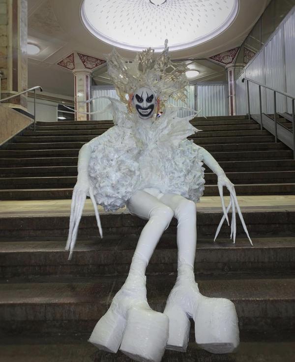 俄罗斯艺术家Gena Marvin，以伤痛创作挑衅性梦魇般的作品。 - 知乎