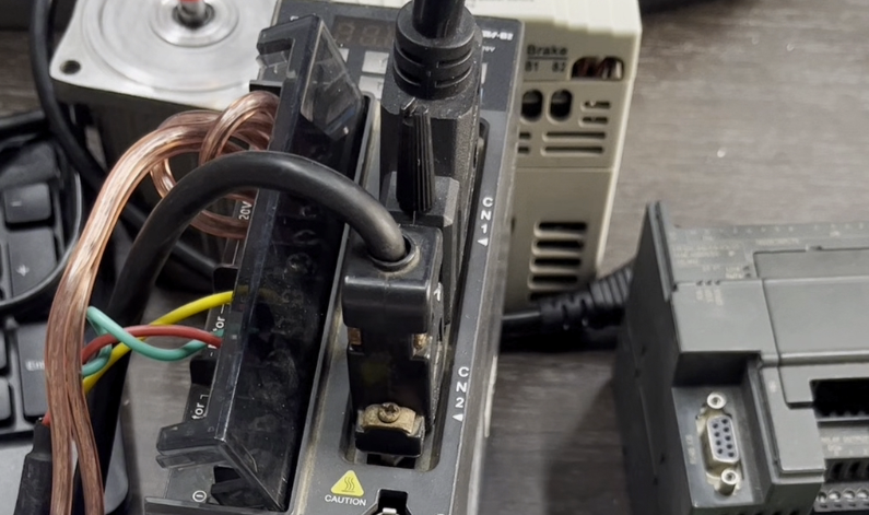 步进电机和伺服电机都有使能信号，这个信号起什么作用？ - 知乎