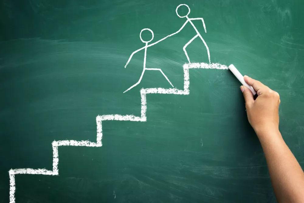 Wait a moment其实不礼貌，怎么用英语让人等一下 - 知乎