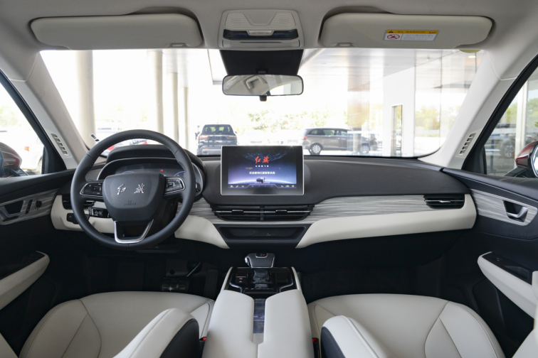 都是自主尖货，红旗E-QM5对比埃安AION S，谁是最优选？ - 知乎