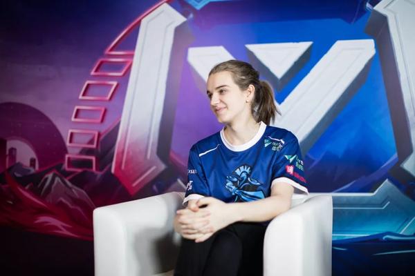 星际女神Scarlett，披荆斩棘愈8年，重新定义女选手 - 知乎