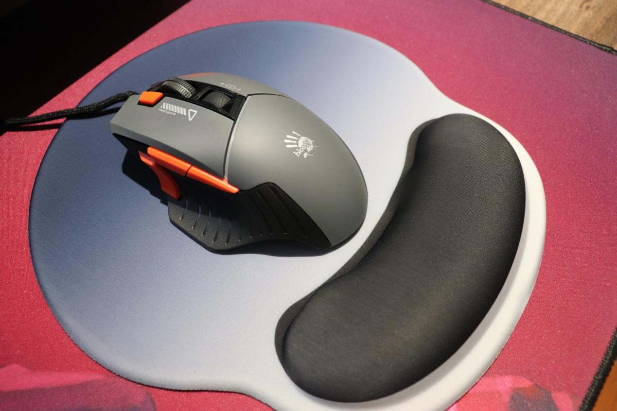 男生都应该拥有的游戏专属玩具（血手幽灵ES52Pro开箱实测报告） - 知乎