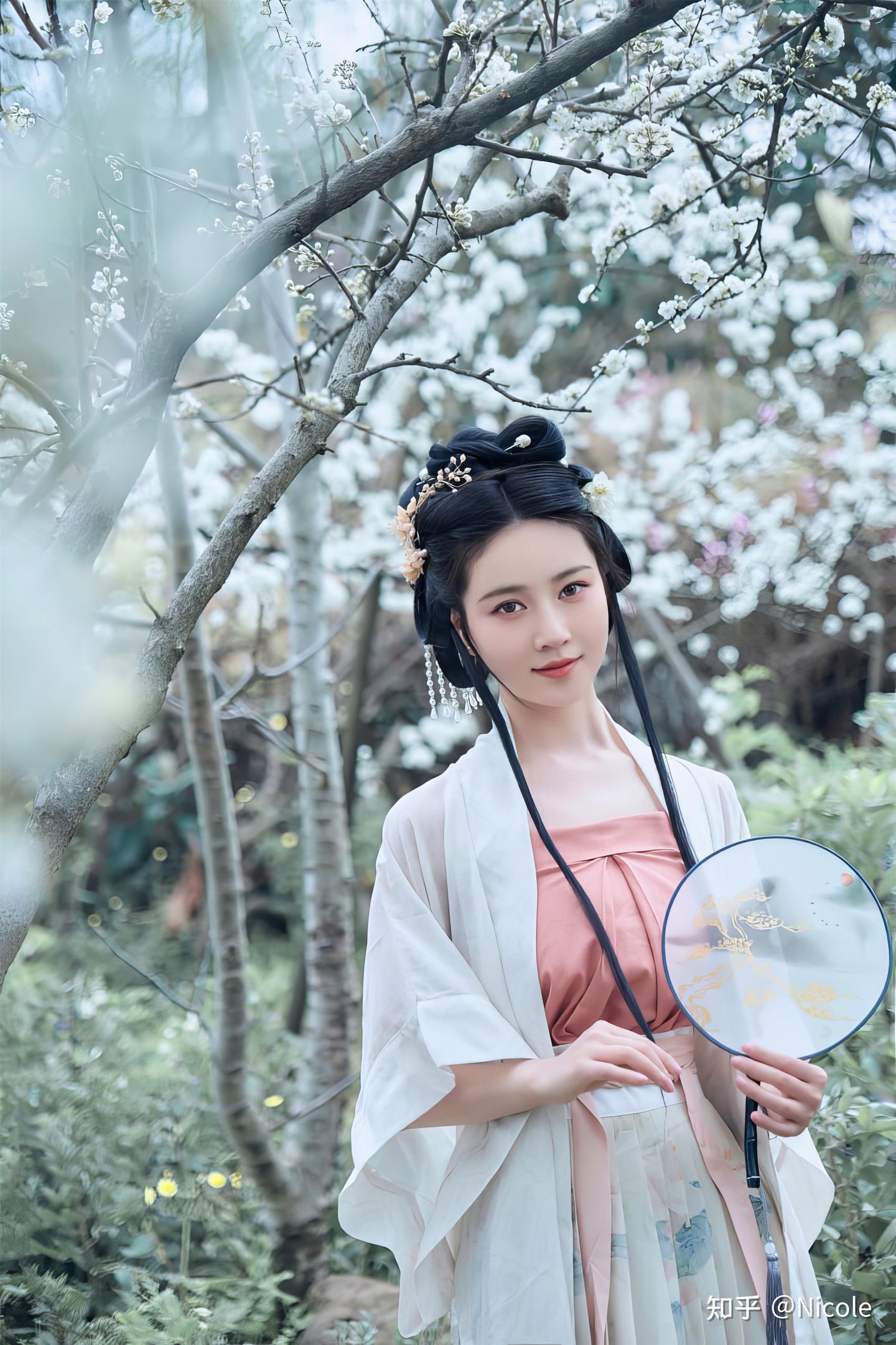 年年Nnian – 全套124期写真&随包视频【37.5G】 - 知乎
