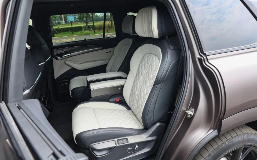 同门较量，奥迪Q6对比奥迪Q7，谁才是妥妥六边形战士？ - 知乎