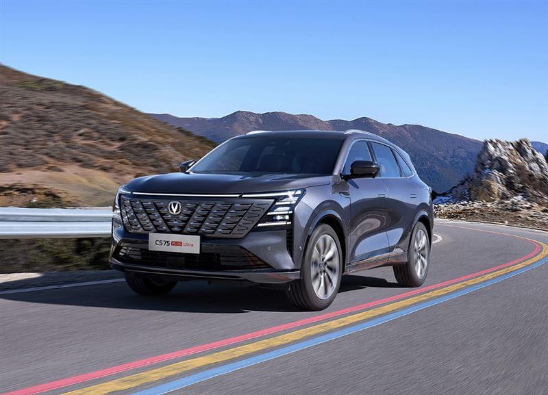 配新蓝鲸2.0T+爱信8AT，长安CS75 PLUS Ultra 13.19万起售 - 知乎