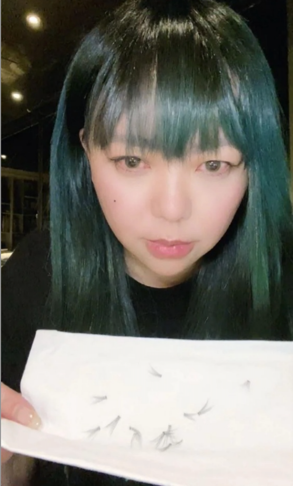 张惠妹ig直播卸下假睫毛 自嘲眼睛不再有神：明年有演唱会 知乎