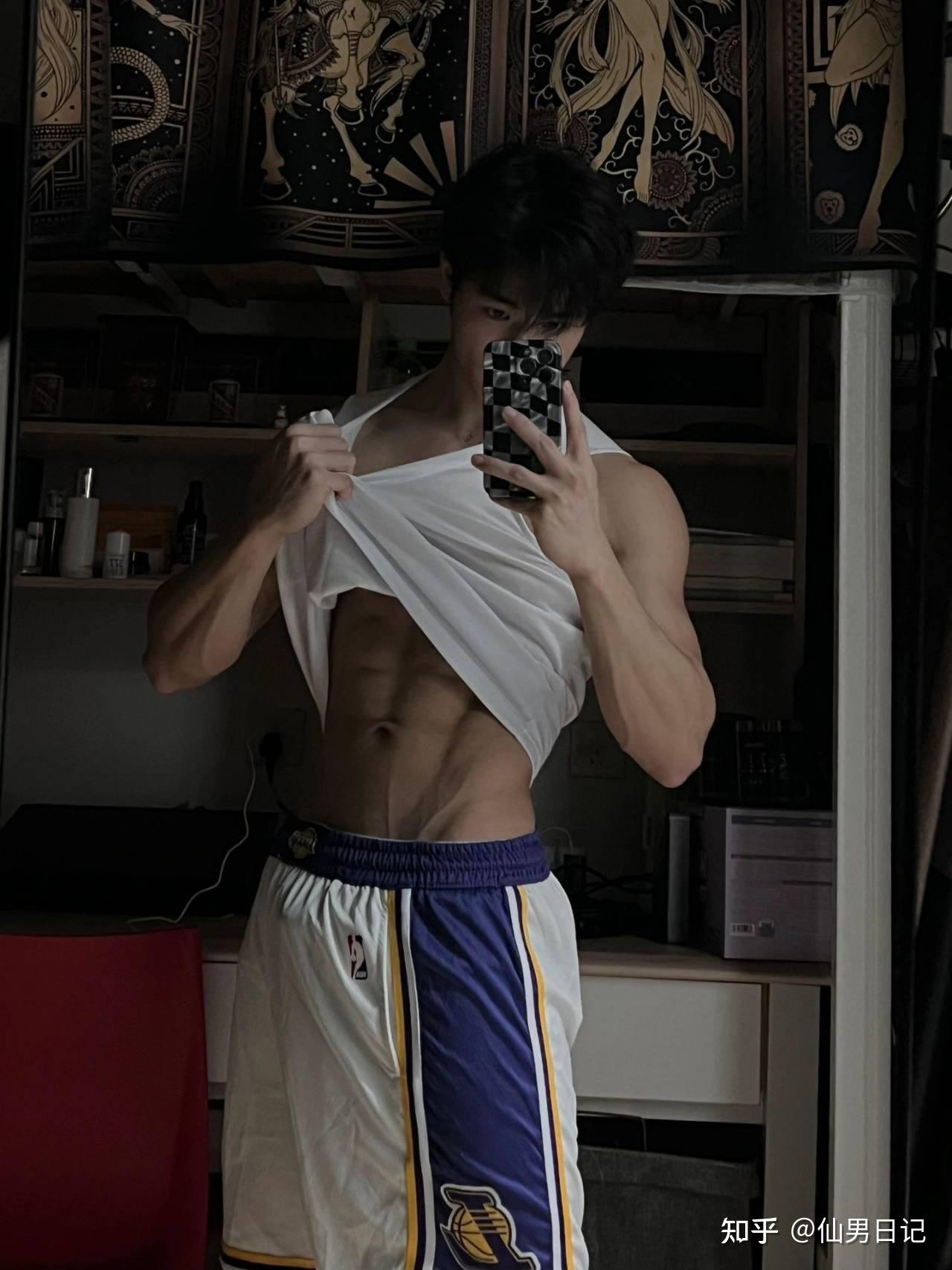 186cm广西男大学生,现在的00后腹肌这么硬吗 知乎