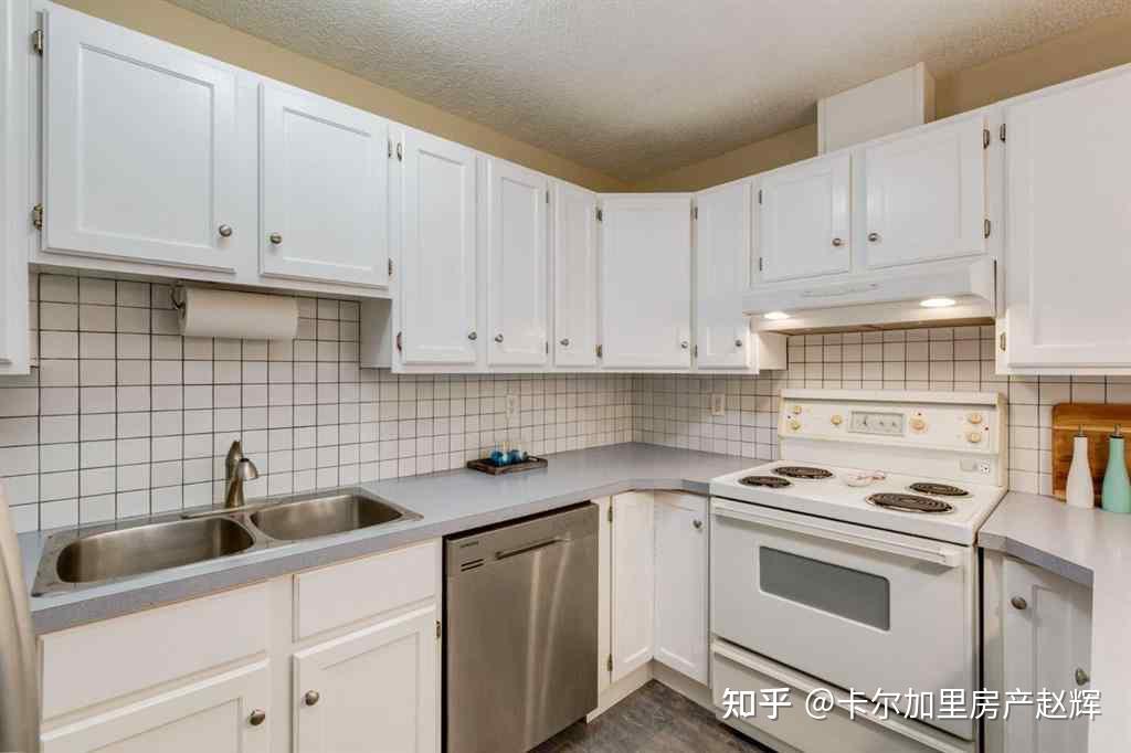 卡尔加里西北最佳学区Edgemont, 低价位walkout 独立屋，53.5万，著名丘吉尔高中，Tom Baines初中， Edgemon ...