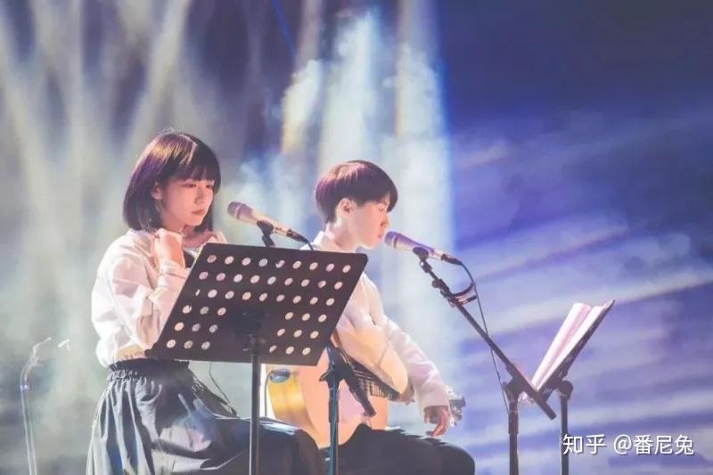 房东的猫：你是我最愚蠢的一次浪漫。 - 知乎