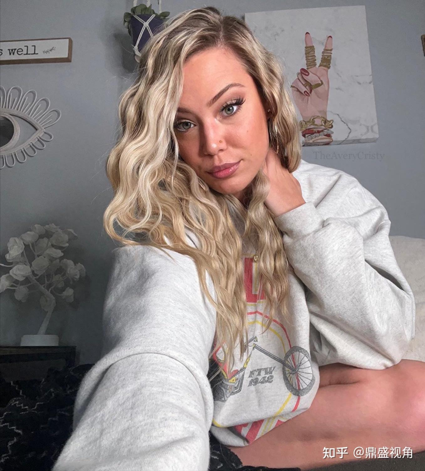 艾弗里·克里斯蒂，由多样化的照片和迷人的视频，造就的女艺术家 - 知乎
