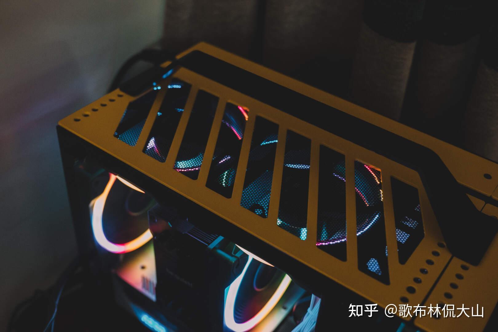 4070ti塞小机箱，颜值温控噪音我全都要：机械大师C28装机实测 - 知乎