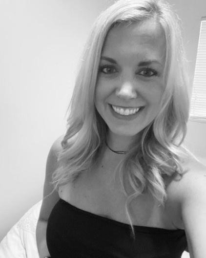 美女记者吐槽AAU联赛：板凳席有只狗是一件常见的事😂 - 知乎