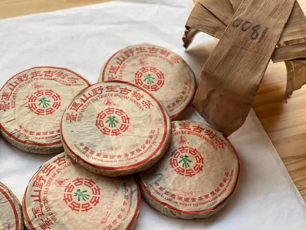 2006年 小饼125克0081熟普洱茶 景迈山野生古树茶，中国云南澜沧古茶茶业，入口甘甜，饱满醇厚，绵绸润滑，适度发酵使之有生茶般回甘生津，尽显古树熟茶之美 - 知乎