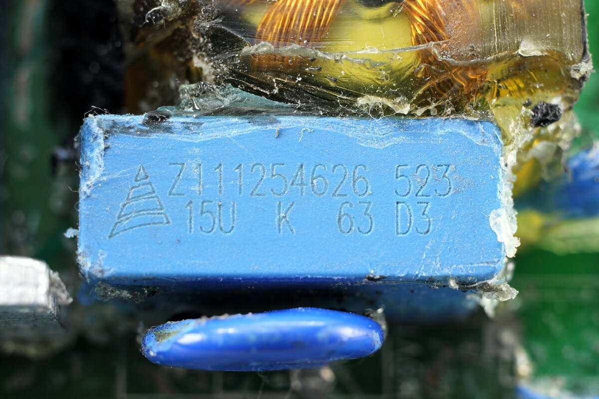 拆解报告：APsystems昱能250W光伏并网微逆变器YC240 - 知乎