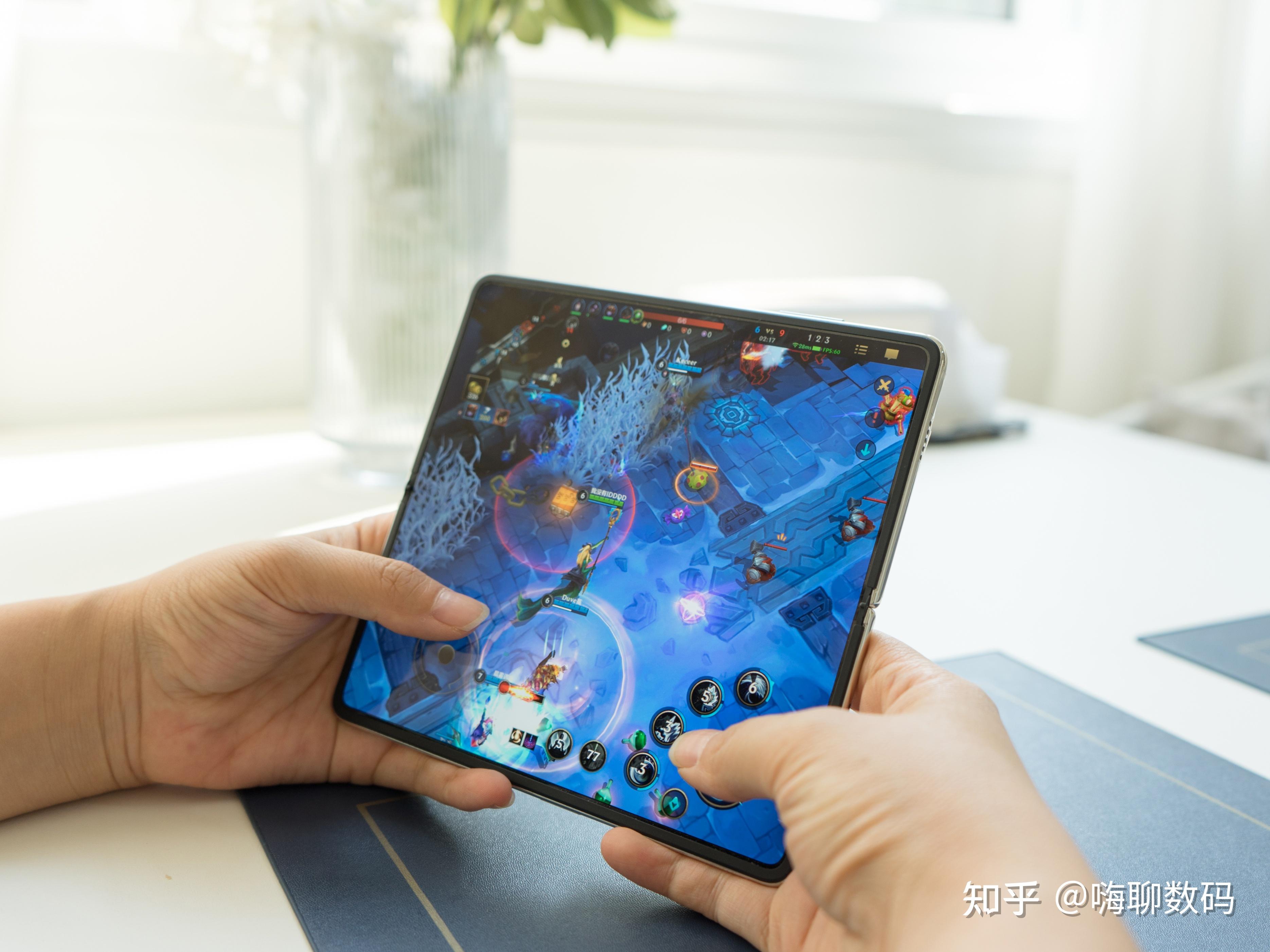 超高性价比且无明显短板，这就是全新大折叠屏手机荣耀Vs2