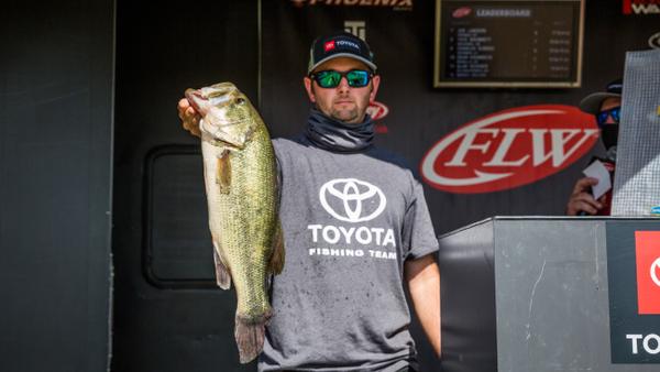 钓鱼比赛，美国和世界最大钓鱼锦标赛Bassmaster和FLW的各级别赛区别 - 知乎