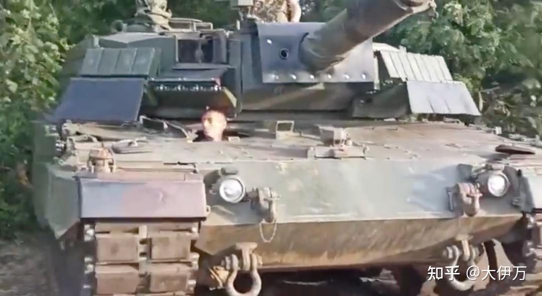 这是什么造型？乌克兰豹2A4披挂苏联“接触-1”爆反，网友：豹克莱尔斯基 - 知乎