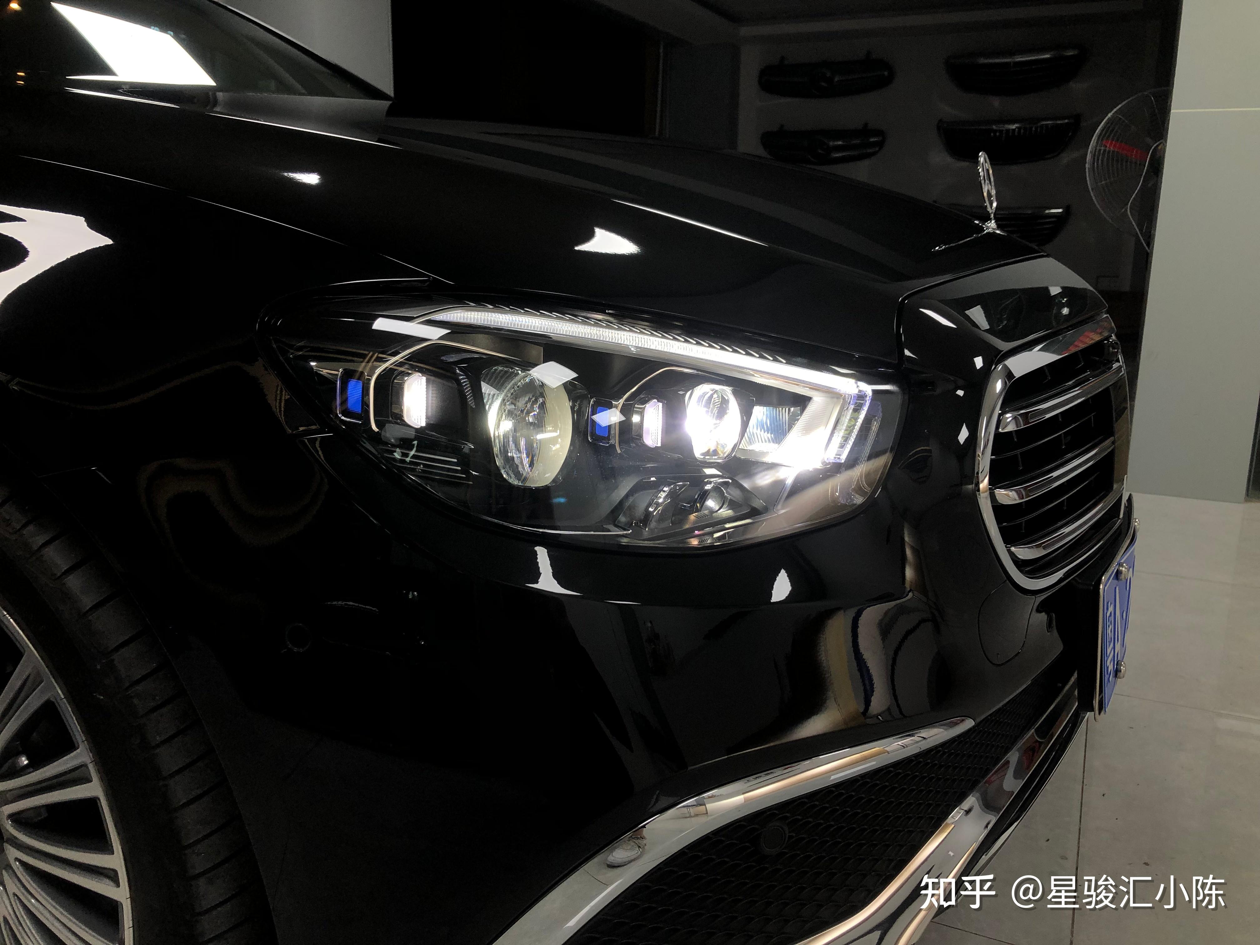 2022款奔驰E300L升级几何多光束LED智能大灯，当您在夜晚出行照明视野更广阔 - 知乎