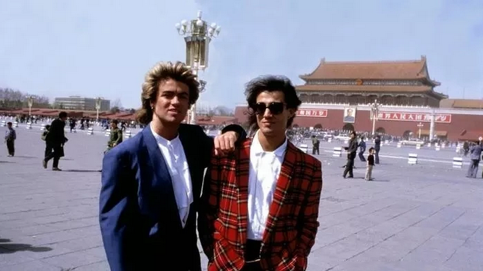 21世纪以来，这8个英年早逝的传奇改变了流行音乐史 - 知乎