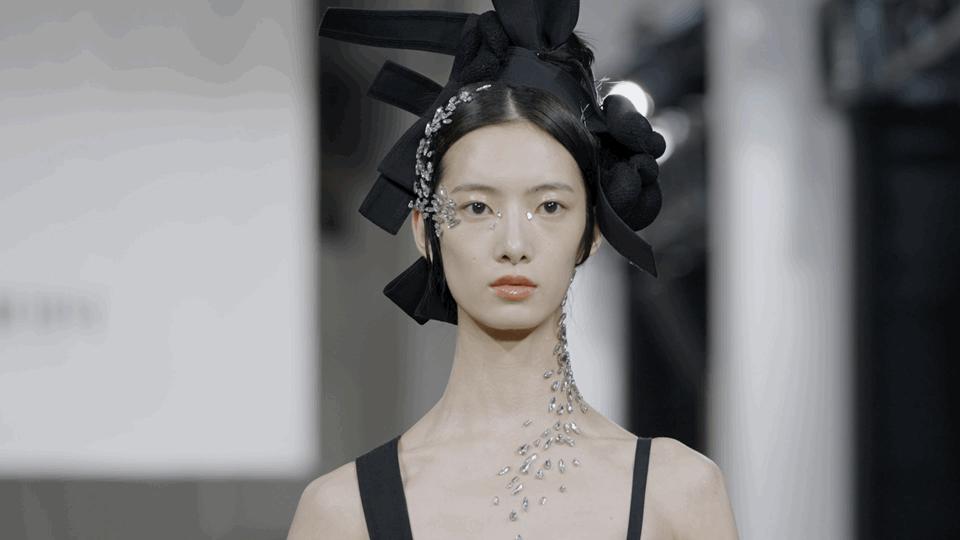 恭喜恋爱！32岁“最丑国模”和189cm奶狗男友同框刷爆热搜：不结婚很难收场！ - 知乎