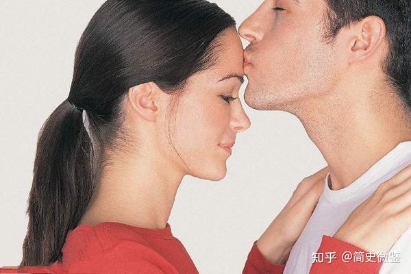 揭秘接吻时有真情的女人，会有哪三个小动作 知乎