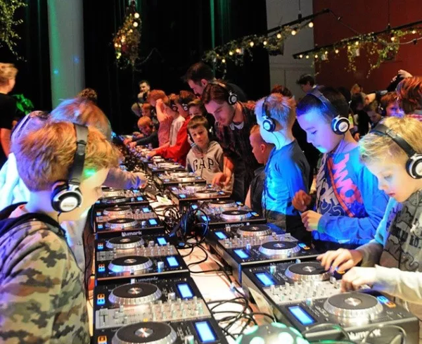 Top 10就占了7席，荷兰为什么盛产世界级DJ？ - 知乎