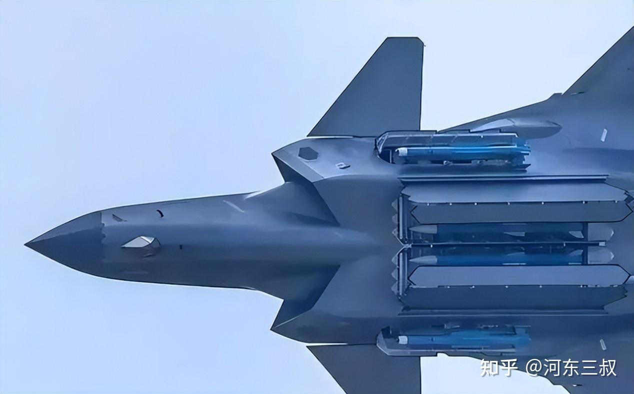 PL15E折叠弹亮相，射程200公里，歼20内置弹舱可以挂6枚 - 知乎