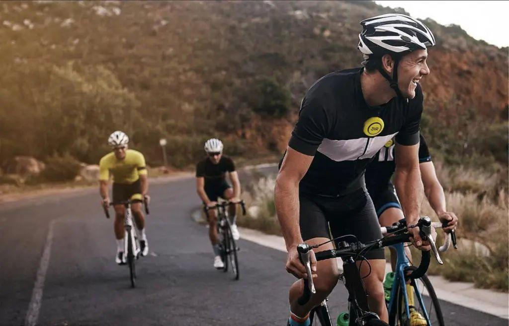 可以吸在身上的 TALKIE TAG T1 运动对讲机 - 知乎