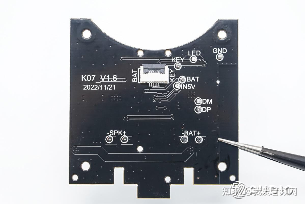 BYZ KO7透明机甲蓝牙音箱拆解，独特透明外壳设计，音乐律动灯效 - 知乎