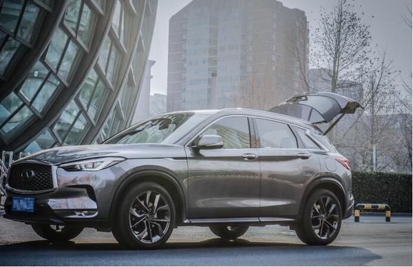 交相辉映，地标建筑和英菲尼迪QX50的融合之美 - 知乎