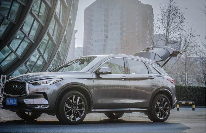 交相辉映，地标建筑和英菲尼迪QX50的融合之美 - 知乎