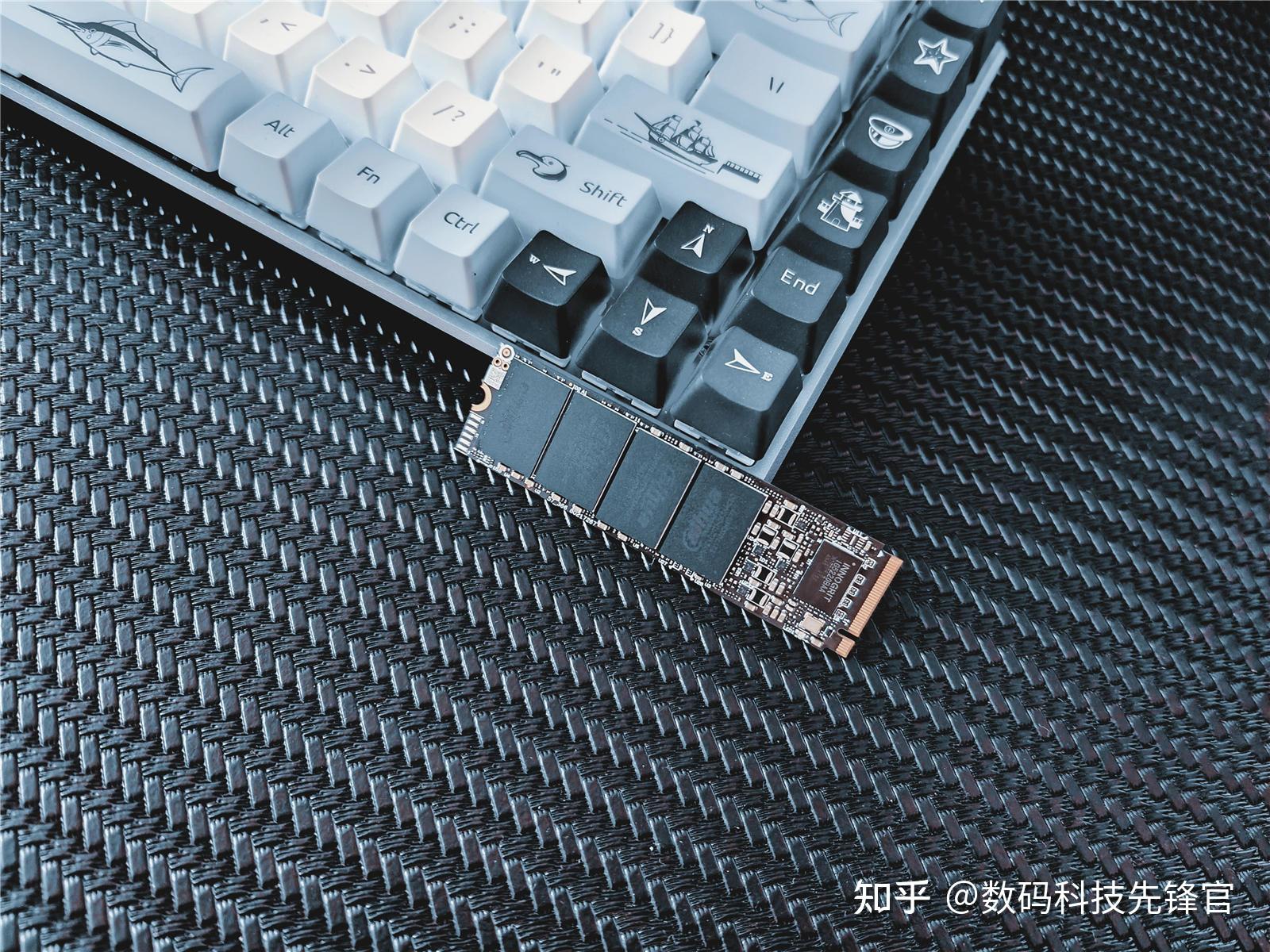 极速低温｜超长质保：大华存储C970固态硬盘PCIe4.0跑分测评 - 知乎