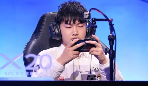 人物丨QGhappy.Fly彭云飞：从打零工到电竞明星，白云苍狗，鲲鹏于飞 - 知乎